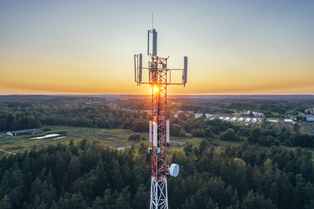 Broadcast towers vs. cell towers—what they do, how they're different - The Free TV Project