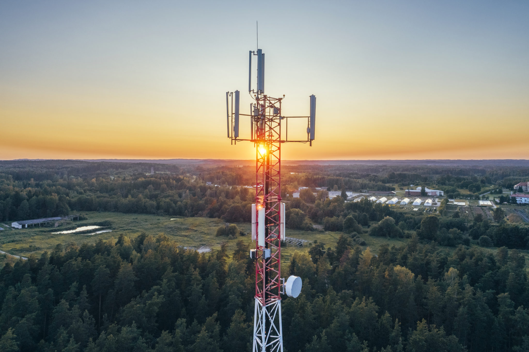Broadcast towers vs. cell towers—what they do, how they're different - The Free TV Project