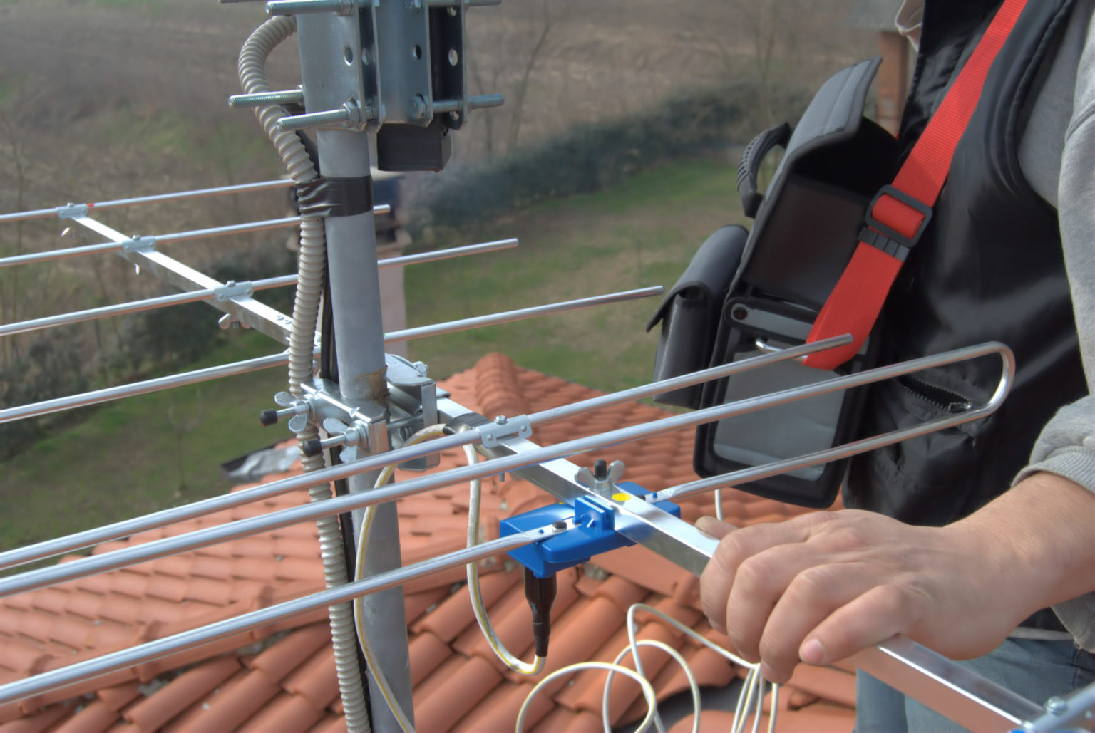 TV antenna setup: How to access OTA signals from multiple directions ...